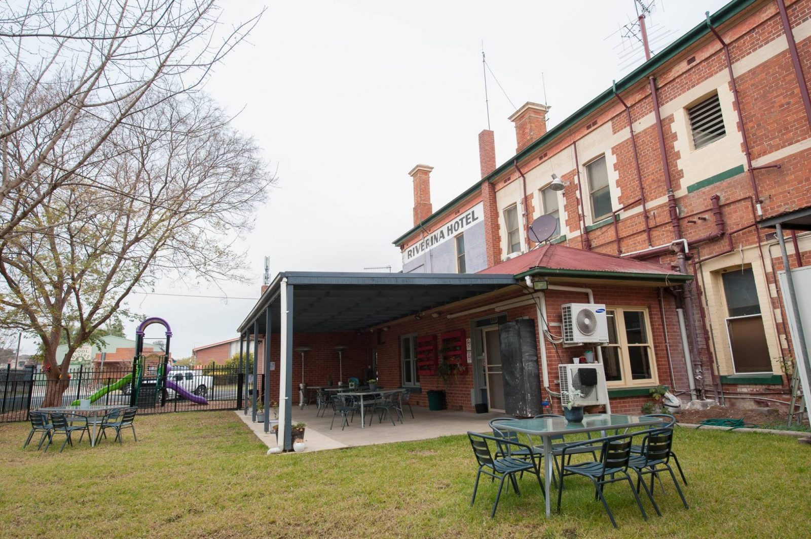 About Us | Riverina Hotel Holbrook | Holbrook Pub & Restaurant